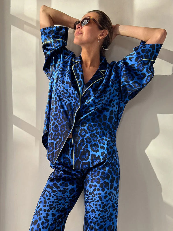 Pyjama En Satin Bleu Imprimé Léopard Pour Femme "Éclat de Soir ...